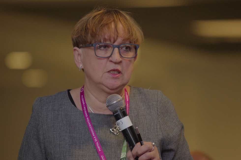 Jakie szkodniki wyrządzają szkody w uprawach papryki pod osłonami?