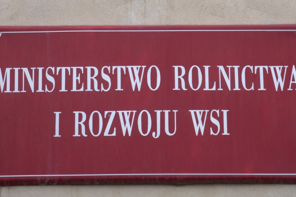 Minister rolnictwa pokieruje działami: rolnictwa, rozwoju wsi ...
